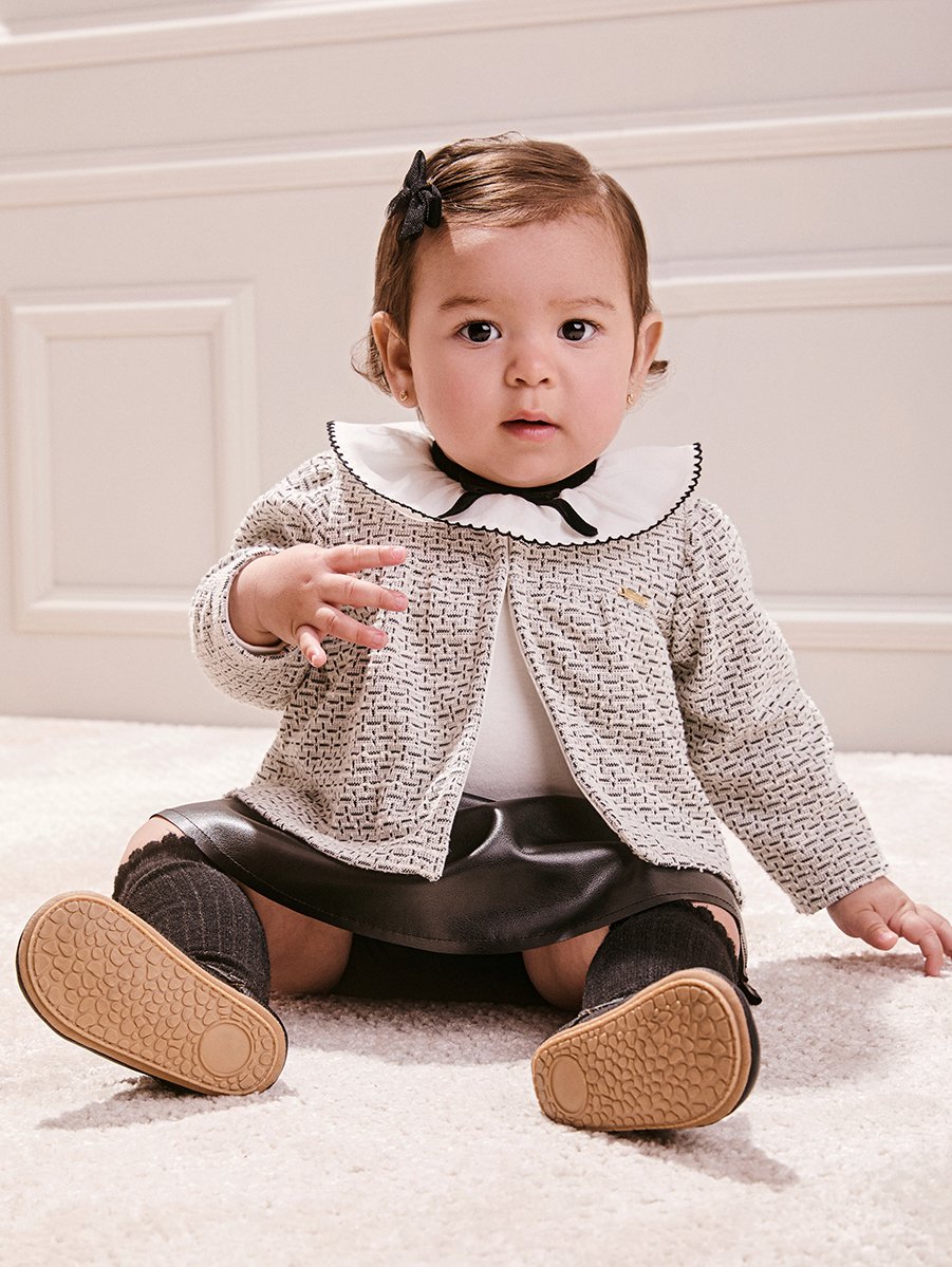 Body Infantil Menina Animê com Gola de Babados e Laço de Veludo